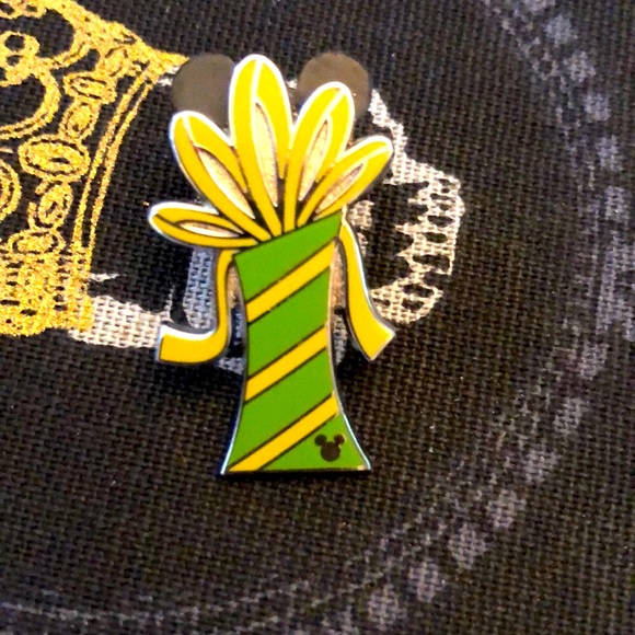 Disney | Jewelry | Authentic Hidden Mickey Pin Pin 7 Or 4 Pins For 8 ...